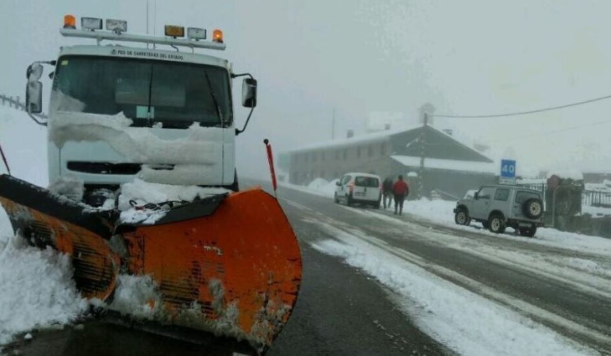 La nieve afecta a la circulación de camiones en la N-630, la AP-66 y A-6 en León