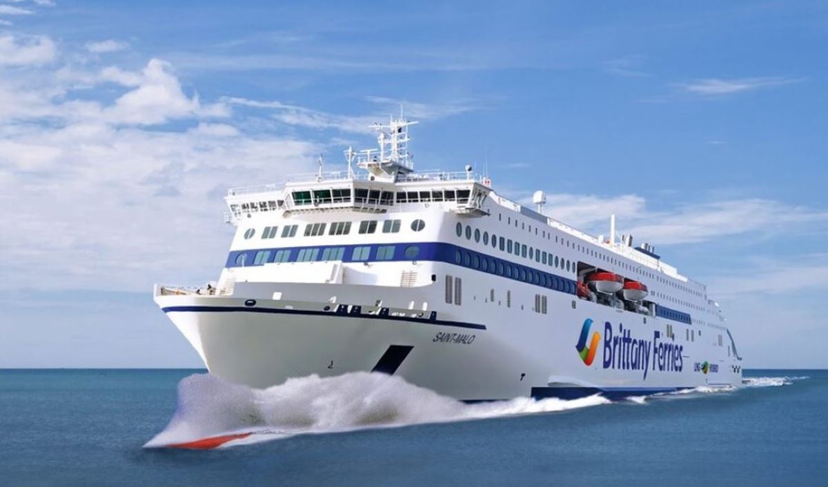 El primer barco Híbrido de Brittany Ferries enarbola la bandera ...