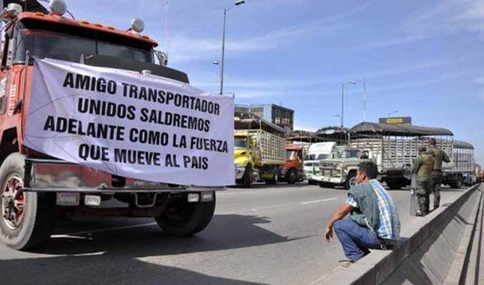 La huelga de camioneros en Colombia ya ha causado pérdidas de 1 billón de pesos