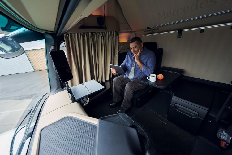 El nuevo Actros L de Mercedes-Benz Trucks con la cabina ProCabin más ...