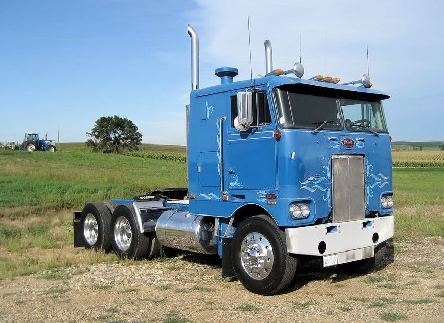 La historia de los camiones y autobuses Peterbilt. Fotos