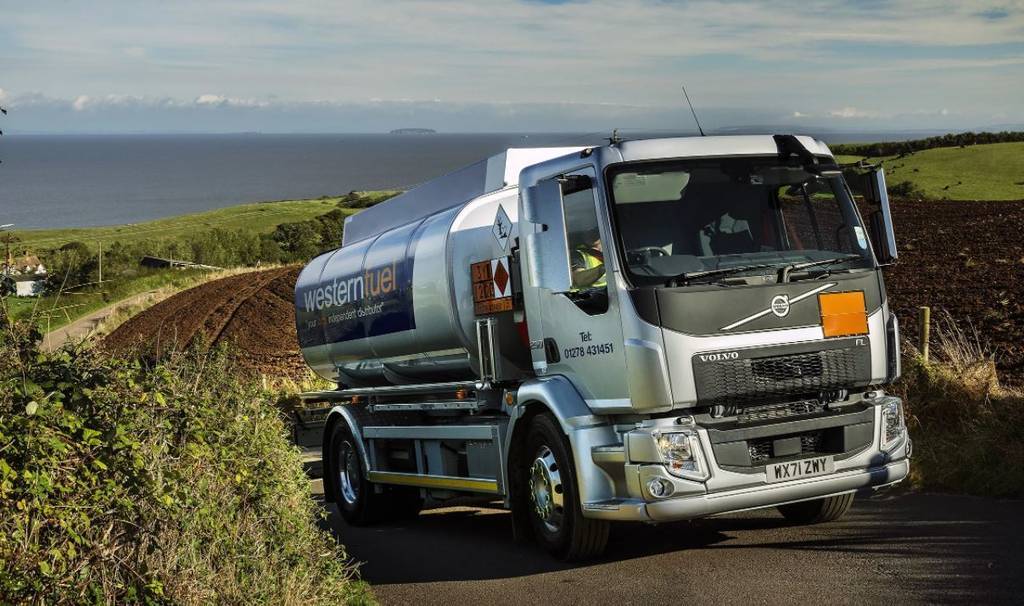 Volvo triunfa en Western Fuel con camiones cisterna FL "robustos y ...