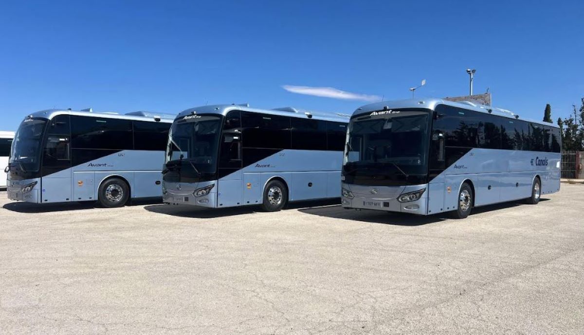 Avant Grup incorpora 4 autocares King Long U12x Hi-Tech - Diario de ...